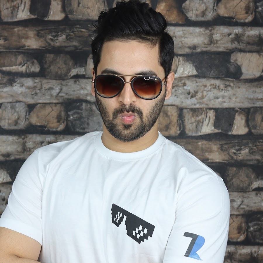 8 Technology Influencers to Follow on Instagram in 2023 | Socio Influencer